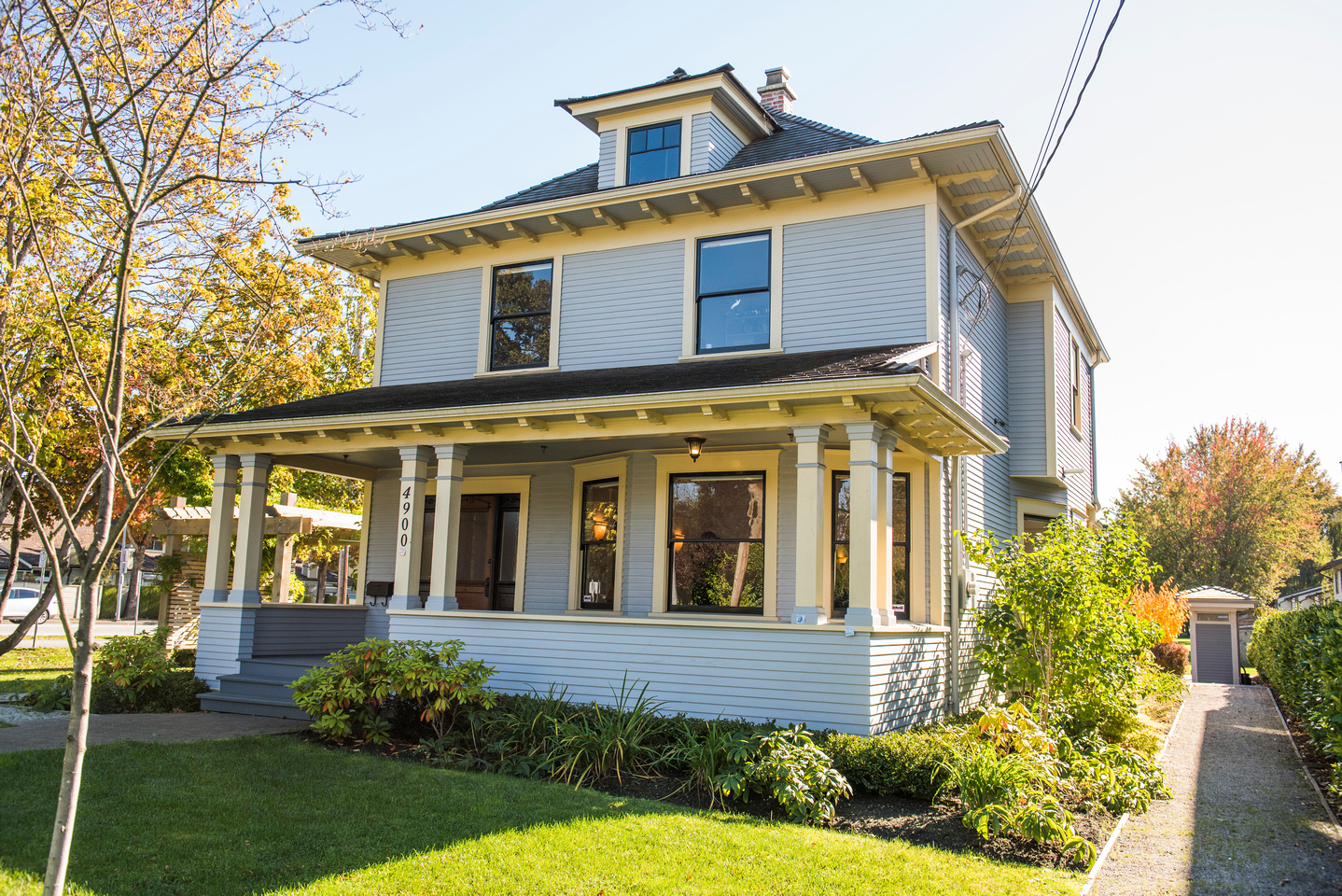 The Blue Cabin + Branscombe House – The Blue Cabin